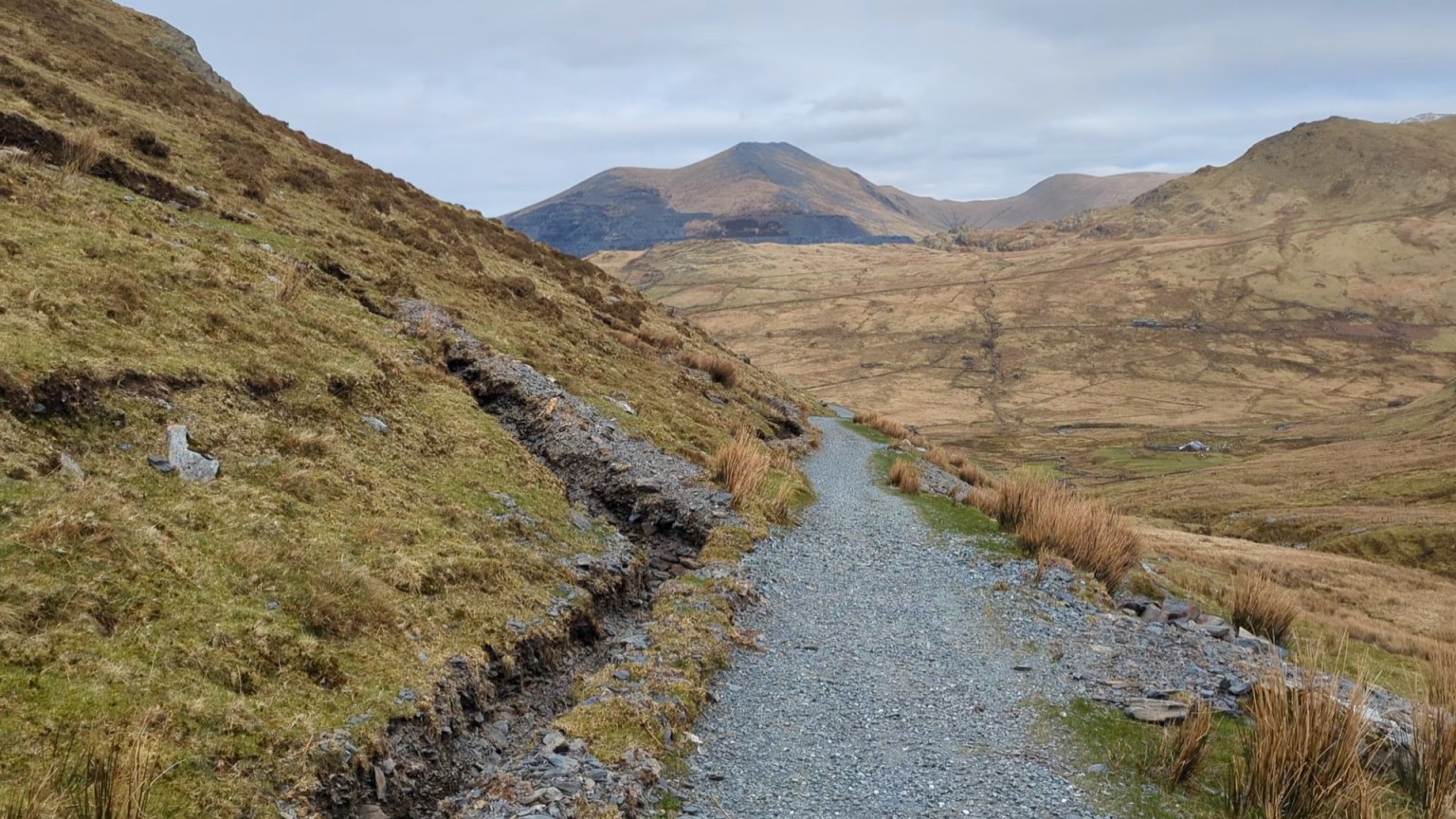Moel Eilio Circular Walk from Llanberis – Epic Views! – NEARLY UPHILL ...