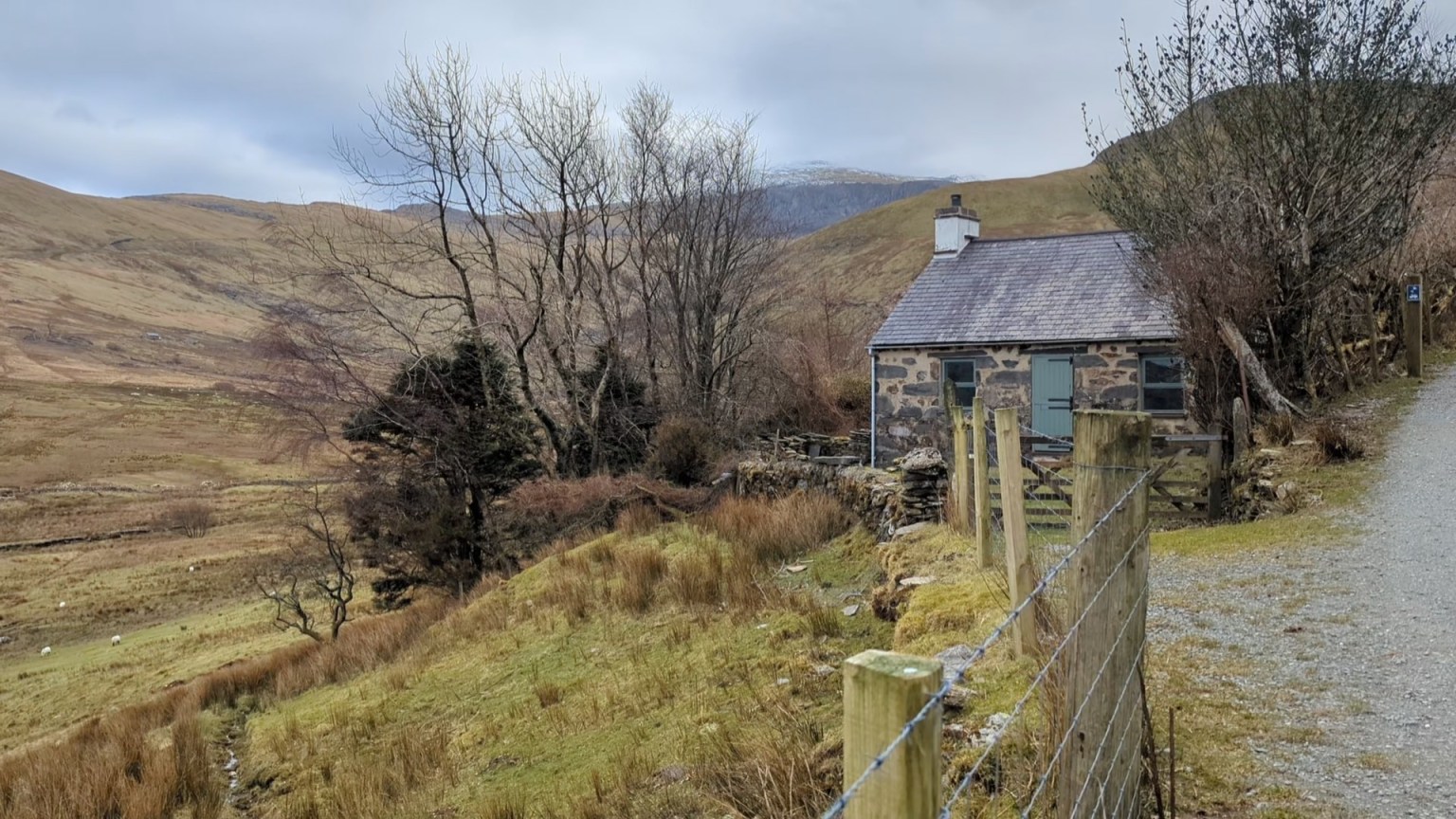 Moel Eilio Circular Walk from Llanberis – Epic Views! – NEARLY UPHILL ...